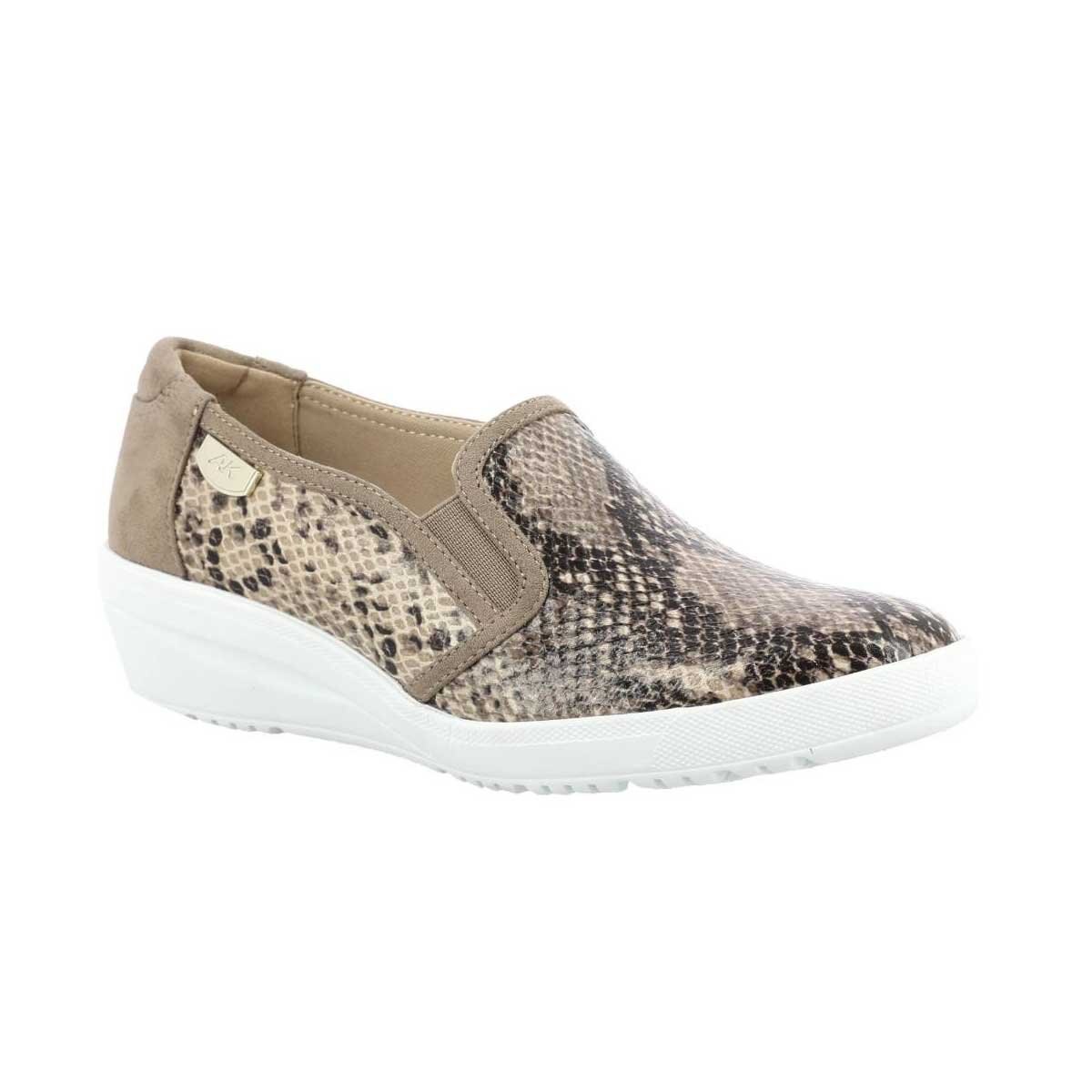 Tenis Slip On en Color Café Claro Anne Klein