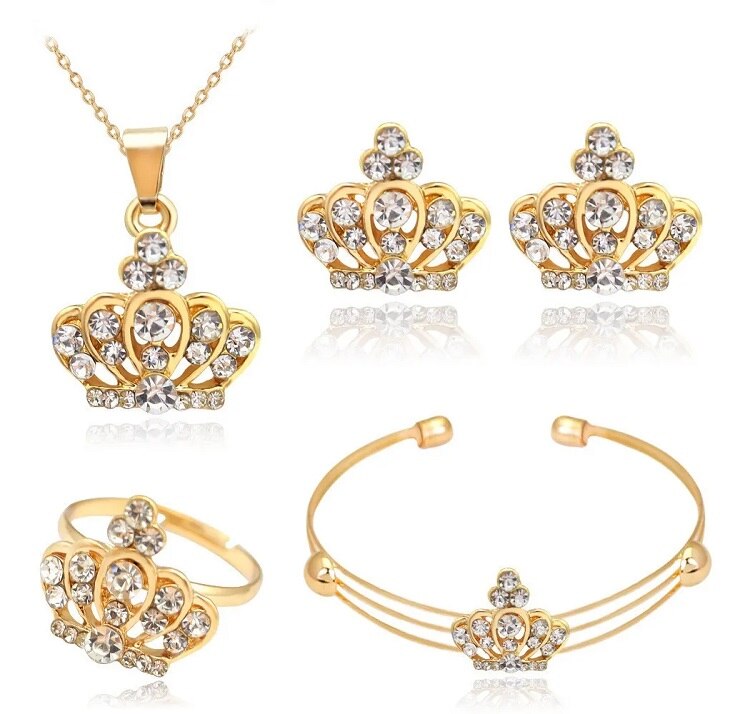 Juego De Corona, Collar, Aretes Y Brazalete Con Diamantes