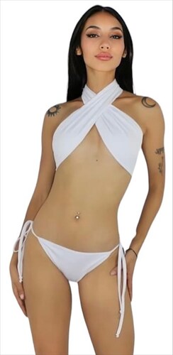 Bikini de dos piezas con top envolvente. Bikini de dos piezas con top envolvente.
