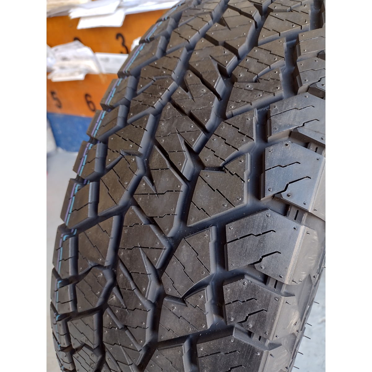 LLANTA 245/70R17 HANKOOK RF11 ALLTERRAIN 10C LT.