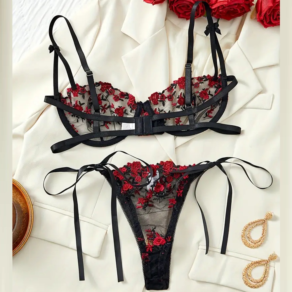 Conjunto de Lencería con Bordado Floral Transparente